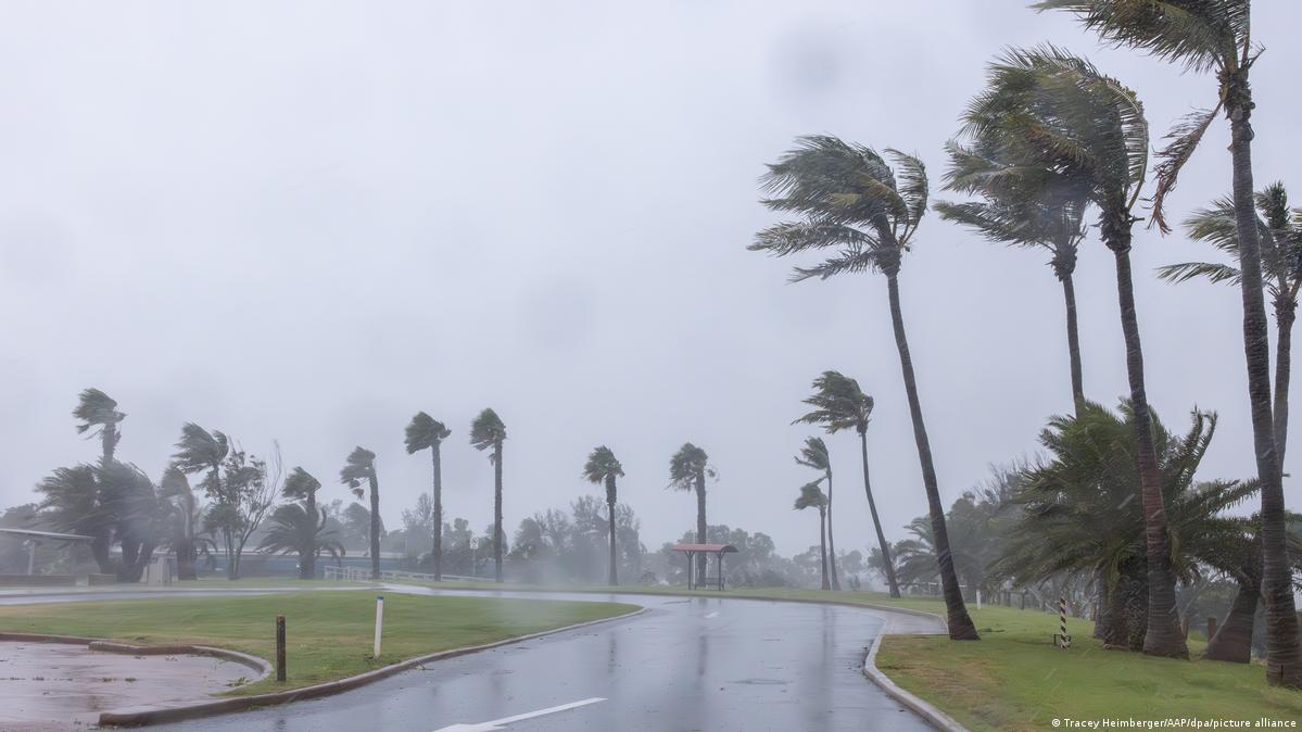 Cyclone Zelia makes landfall in Western Australia – DW – 02/14/2025