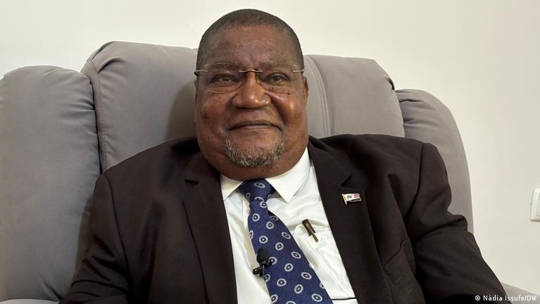 Momade: "Fraudes eleitorais" marcam 50 anos de Moçambique – DW – 24/06/2025