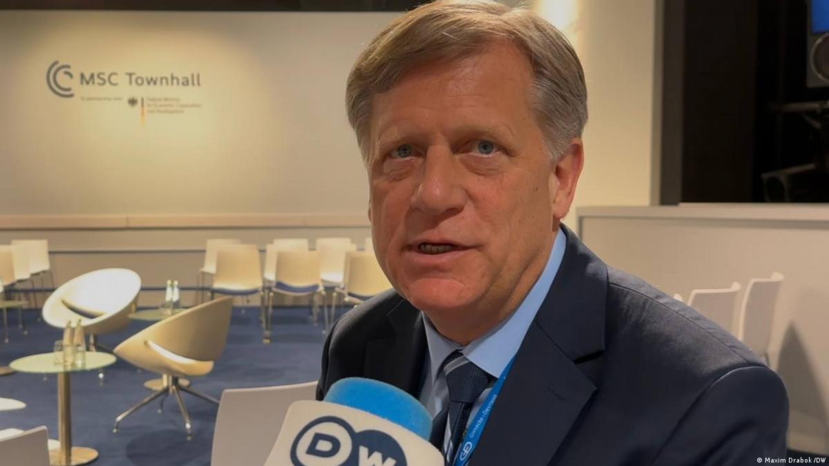 Макфол: Вимога виборів в Україні - неналежний тиск США – DW – 15.02.2025