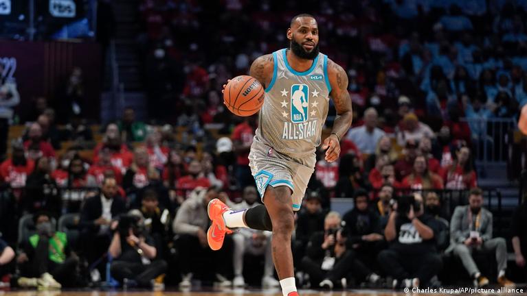 LeBron James rebasa los 50.000 puntos marcados en la NBA – DW – 05/03/2025