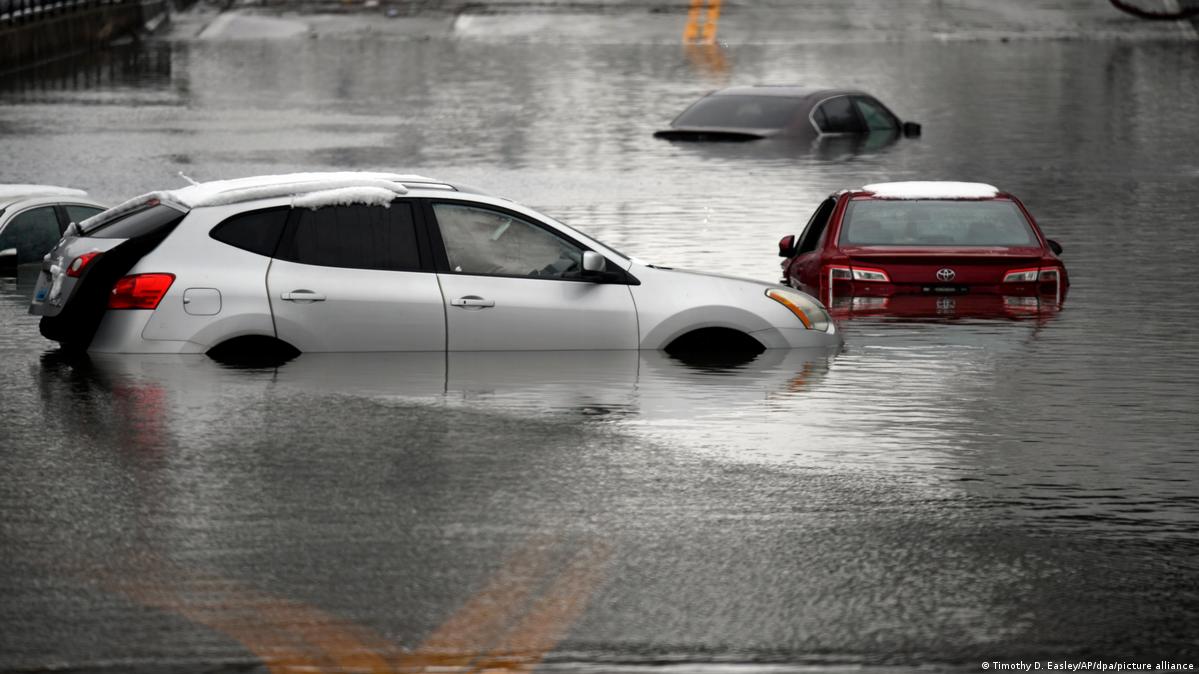US: Heavy rains and flooding kill 9