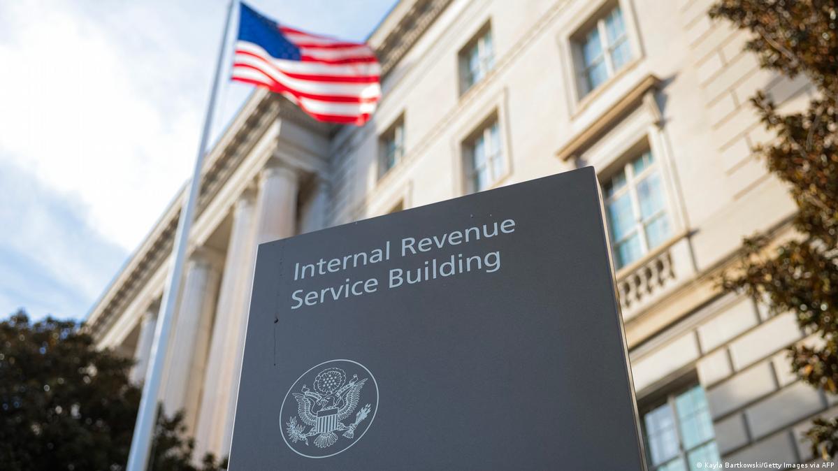 Trump drops IRS lawsuit, gets billion-dollar 'victim's fund'