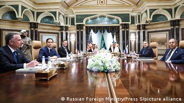 توافق آمریکا و روسیه در مذاکرات ریاض بر سر "چهار محور اساسی" – DW ...