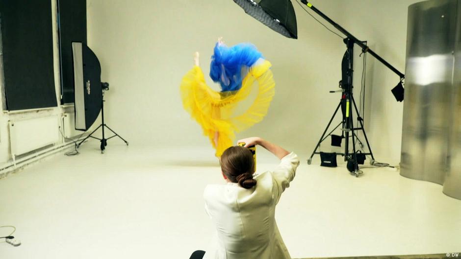 Photographer Nika Ritshel makes art in the fog of war – DW – 02/24/2025