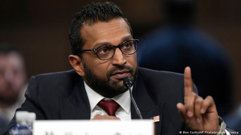 Trump-Gefolgsmann Kash Patel ist neuer FBI-Chef – DW – 21.02.2025