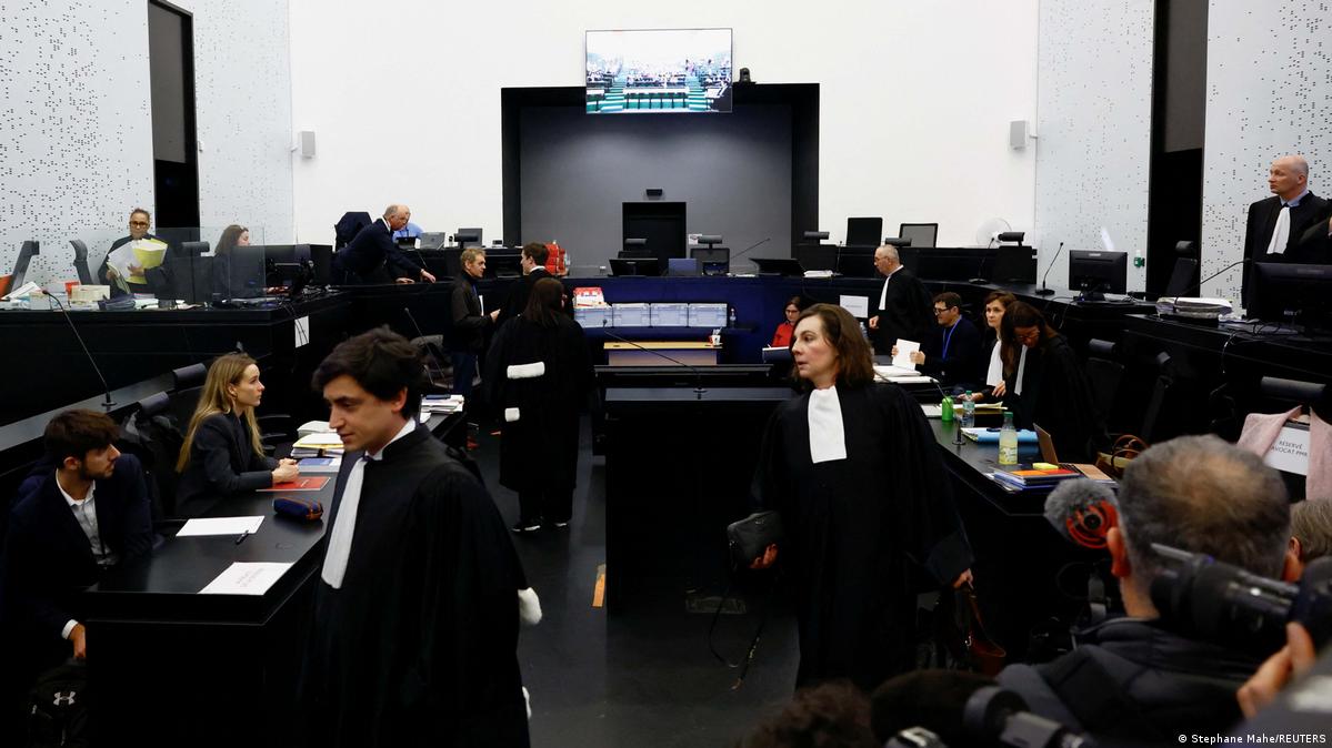 France: Trial of doctor accused of mass sex abuse underway – DW – 02/24 ...