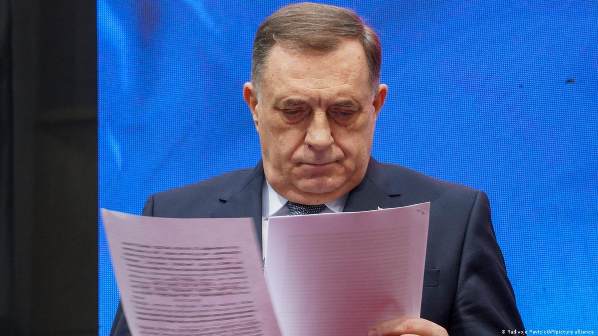Bosnia issues international arrest warrant for Milorad Dodik – DW – 03 ...
