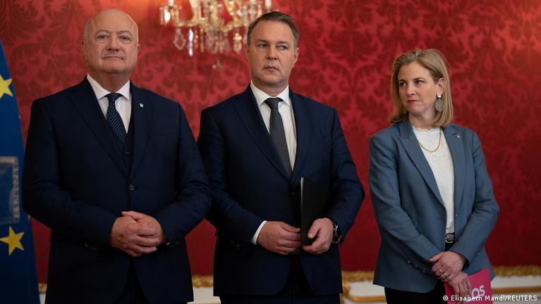 Austria: Centrist parties form coalition without far right