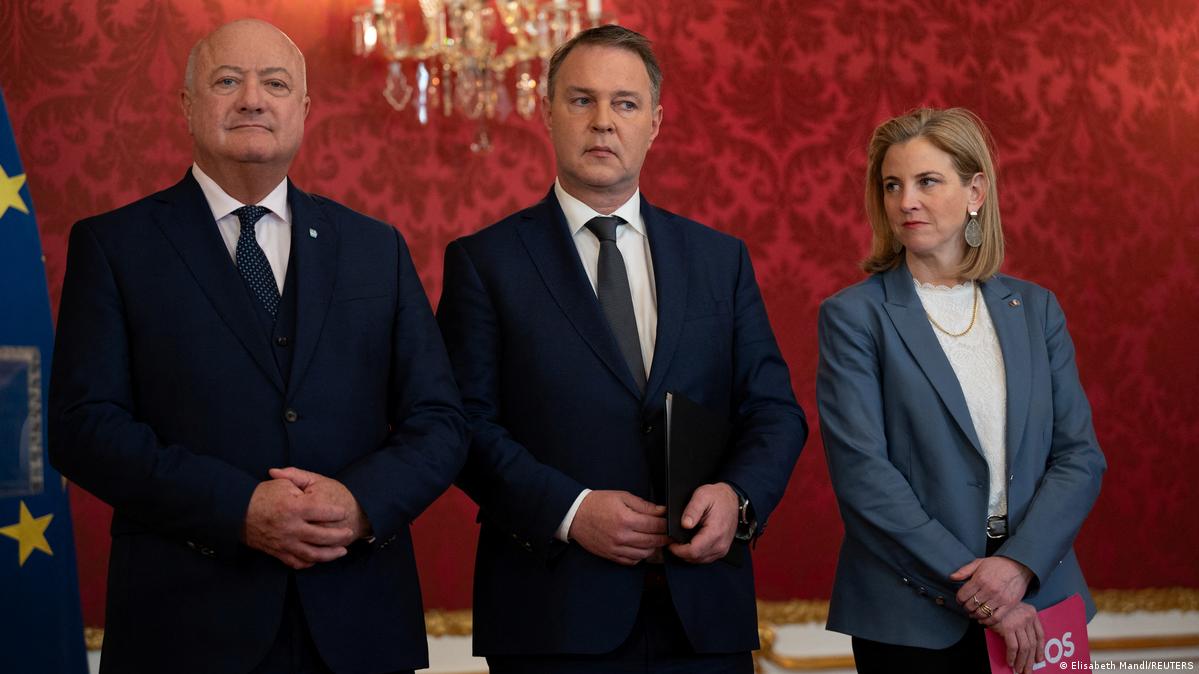 Austria: Centrist parties form coalition without far right – DW – 02/27 ...