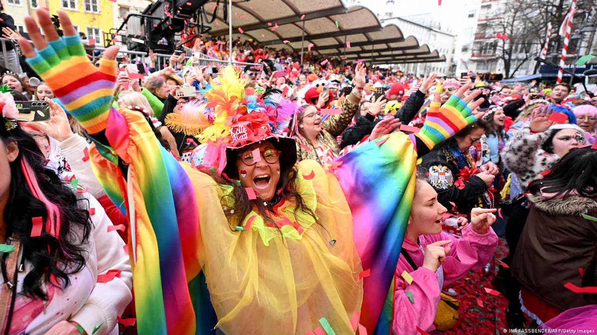Helau und Alaaf: In Deutschland beginnt der Karneval – DW – 27.02.2025