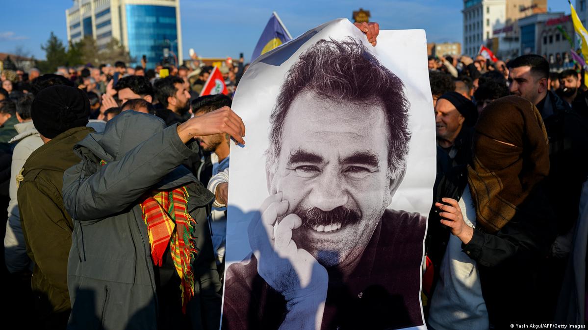 Abdulah Öcalan'ın PKK'ya çağrısının şifreleri neler? – DW – 27.02.2025