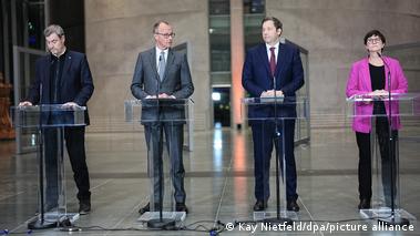 Germany's CDU, SPD agree on major financial package – DW – 03/04/2025