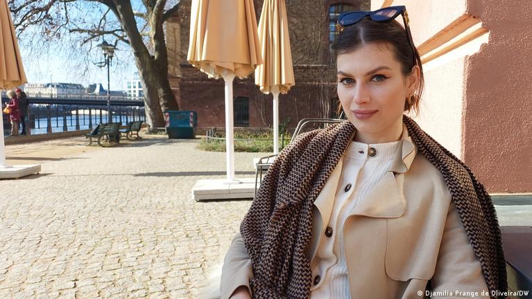 How Tiktok helped one woman quit a toxic relationship – DW – 03/07/2025