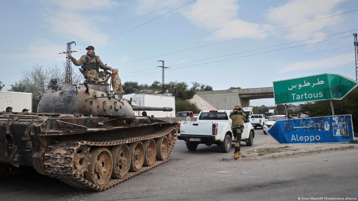 Syria deploys troops after reports of Alawite massacres – DW – 03/09/2025