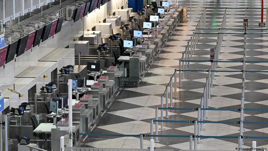 Εικόνες παράλυσης σε 13 γερμανικά αεροδρόμια
