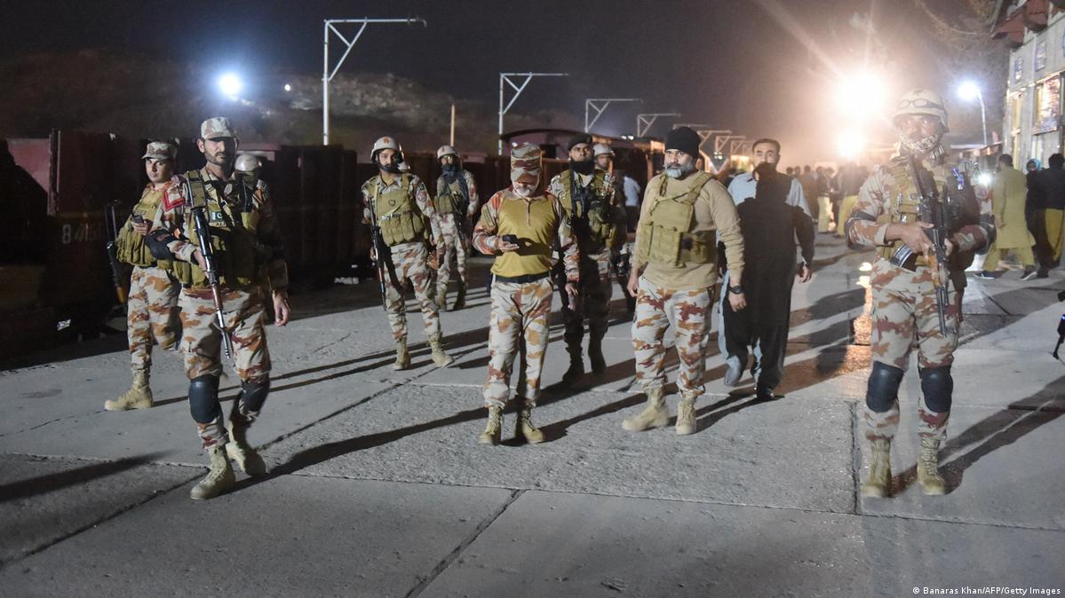 Pakistan train attack: Can Baloch insurgents be reined in? – DW – 03/12 ...