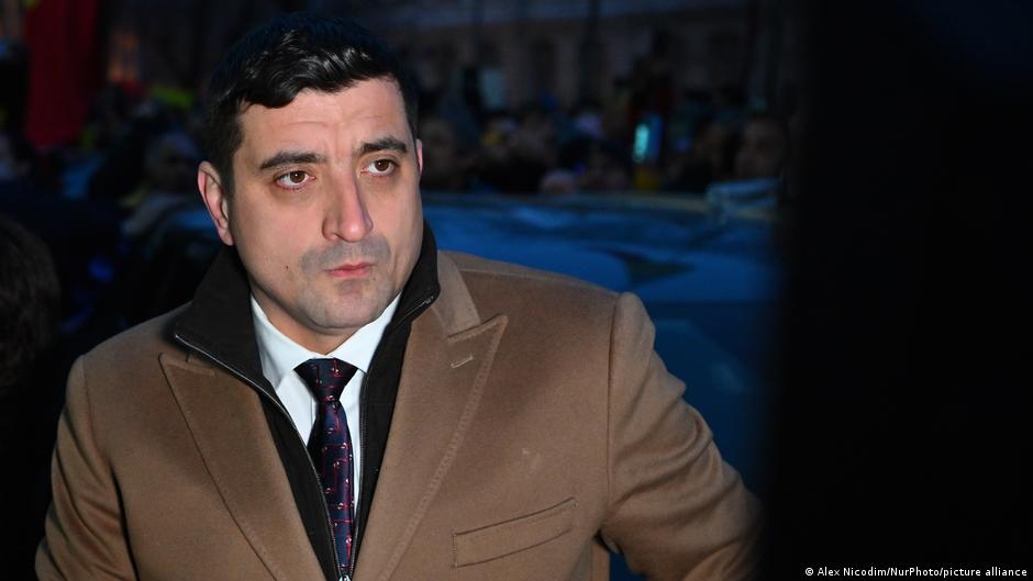 Analiză: Cuplul lui Georgescu îi face loc lui Ponta?