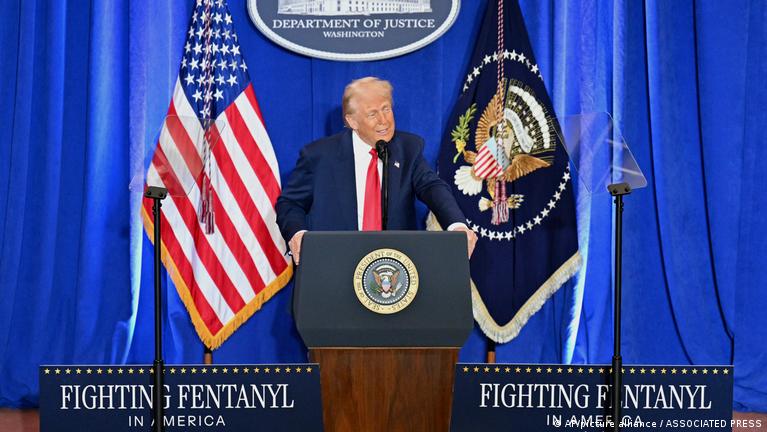 US updates: Trump calls media 'corrupt' and 'illegal'