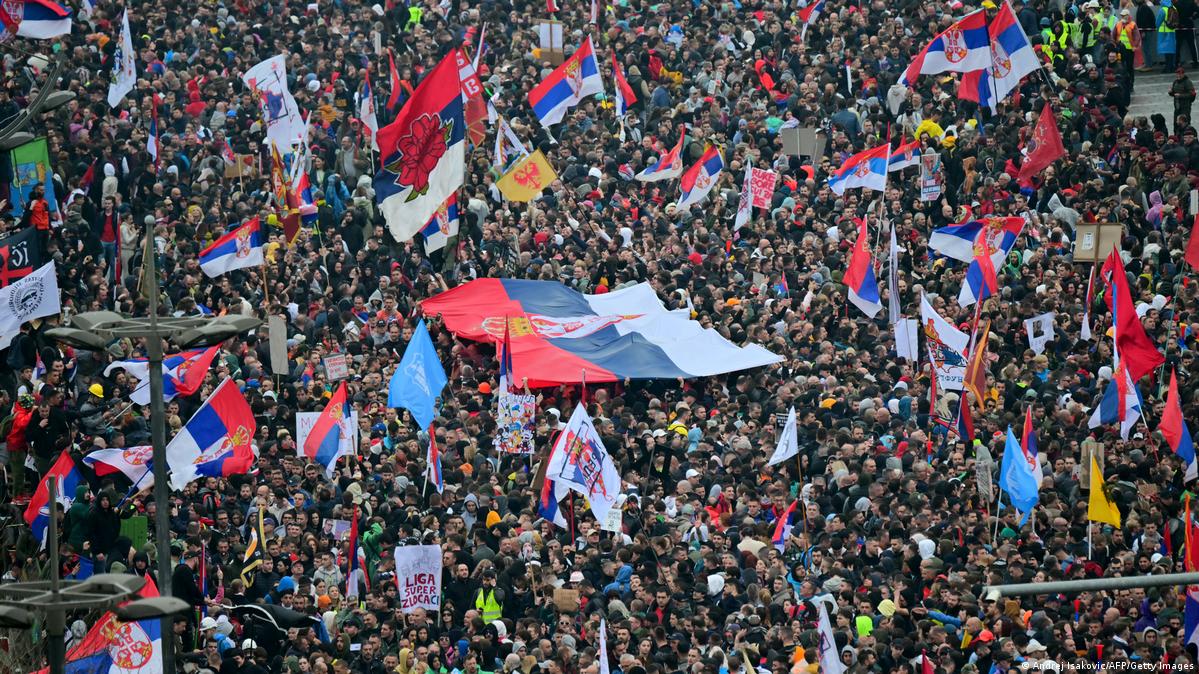 Serbia protests: What are sonic weapons? – DW – 03/18/2025