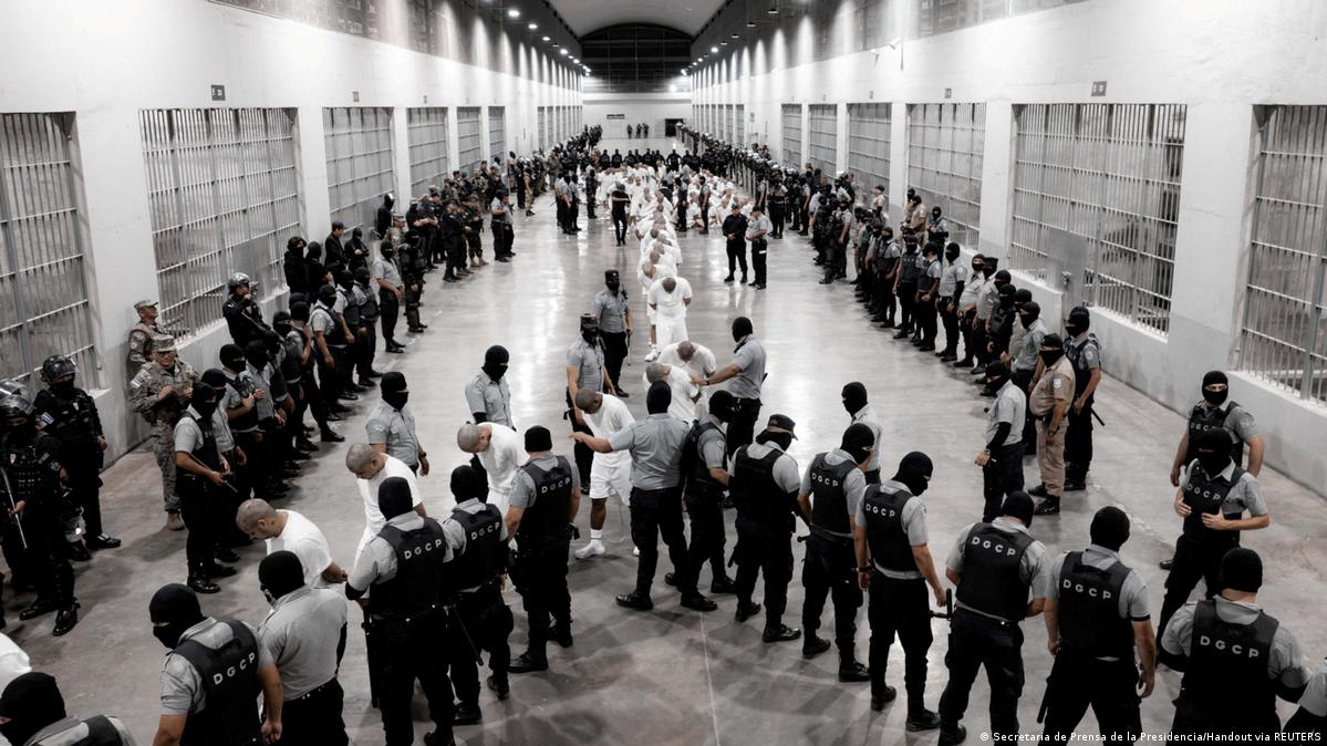 San Salvador: izolacija za proterane iz SAD – DW – 25. 3. 2025.