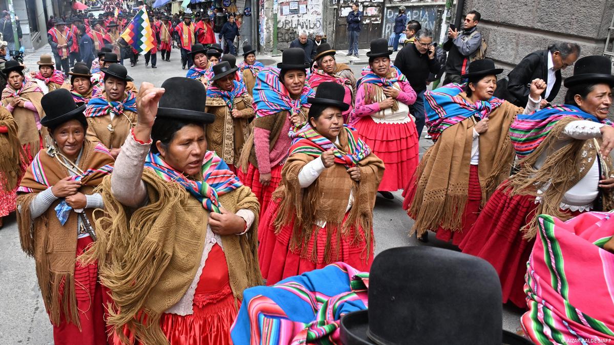 Protestas en Bolivia por escasez de dólares y combustible