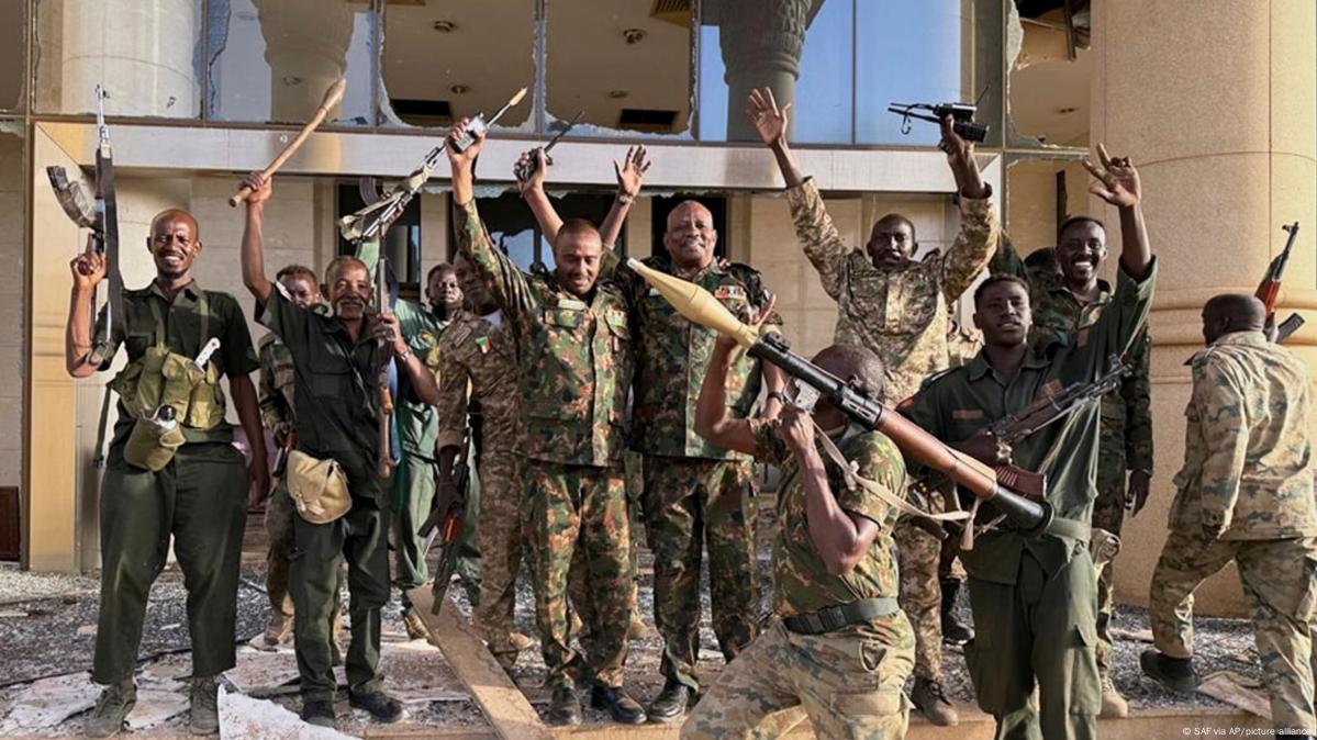 Sudans Armee erobert Präsidentenpalast von RSF-Miliz zurück – DW – 21.03.2025