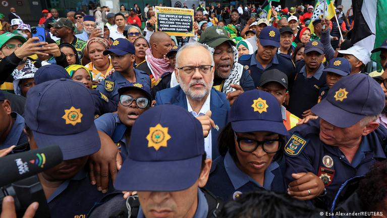 US-S.African ties hit new low as Ambassador Rasool expelled – DW – 03 ...