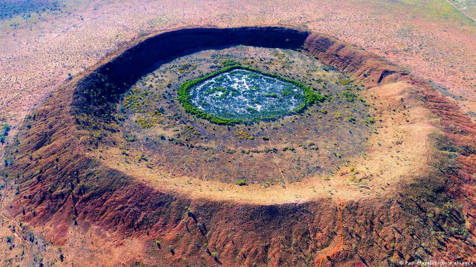 Descubren el cráter de meteorito más antiguo del mundo – DW – 24/03/2025