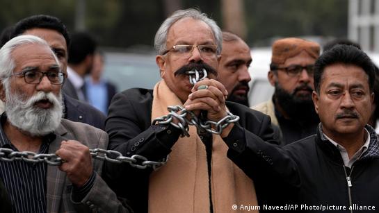 Pakistani journalist charged amid press freedom crackdown