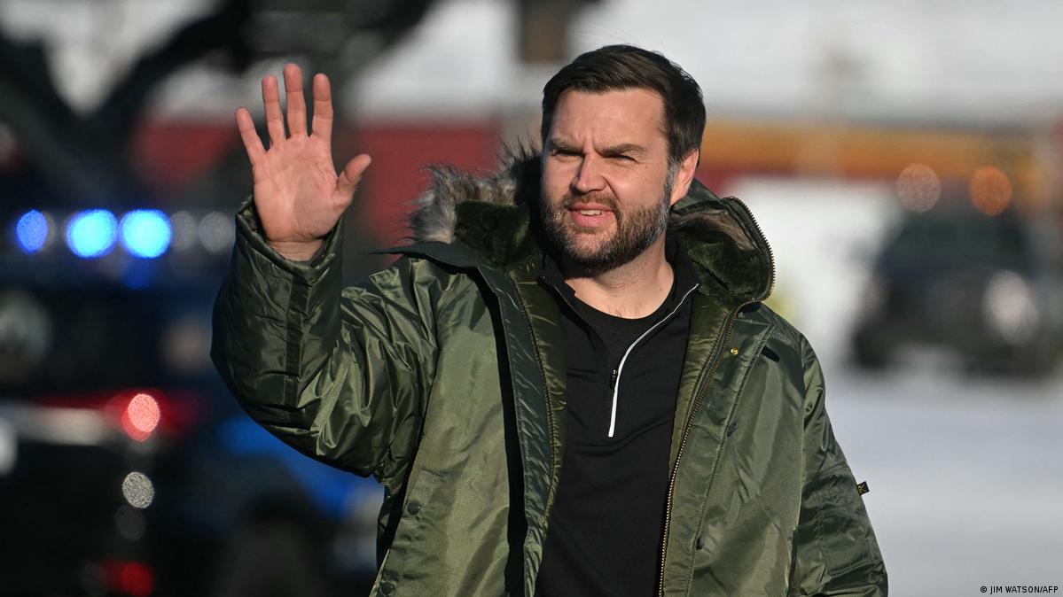 JD Vance arrives in Greenland on controversial trip – DW – 03/28/2025