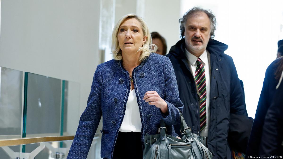 France: Le Pen defiant after being barred from office – DW – 03/31/2025