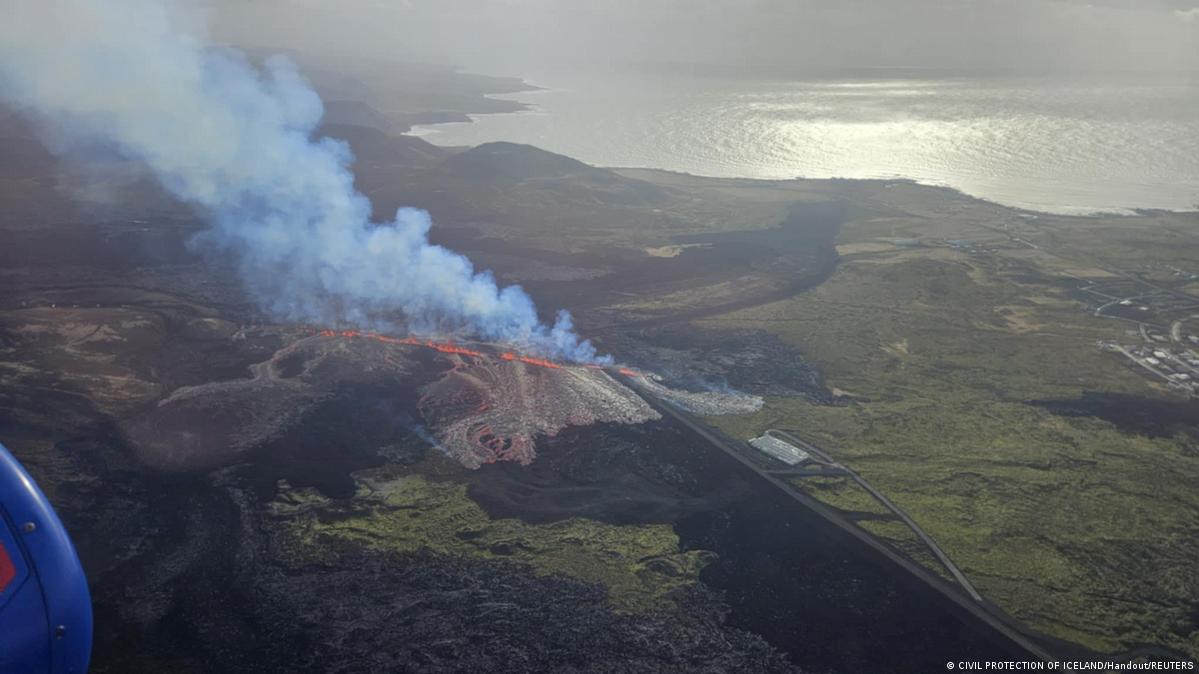 Iceland evacuates Blue Lagoon amid volcano eruption