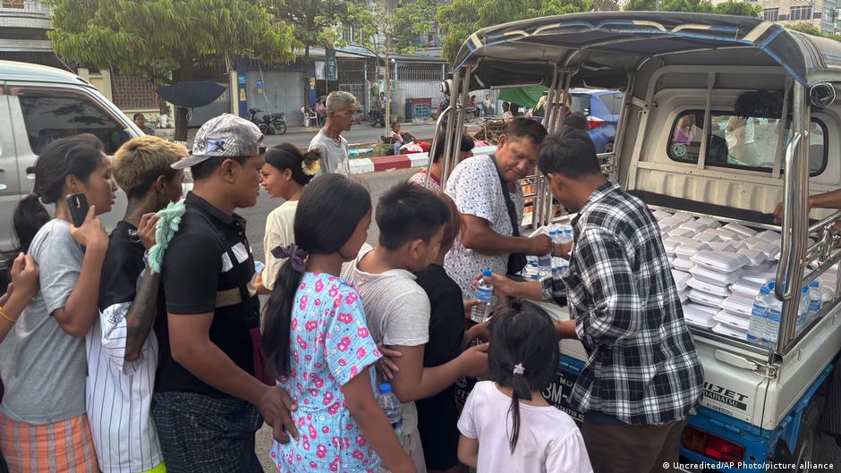 Myanmar's rulers declare ceasefire to aid relief effort – DW – 04/03/2025