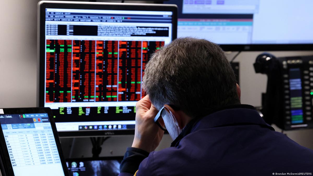 Trump tariffs: Global stock market rout continues – DW – 04/08/2025