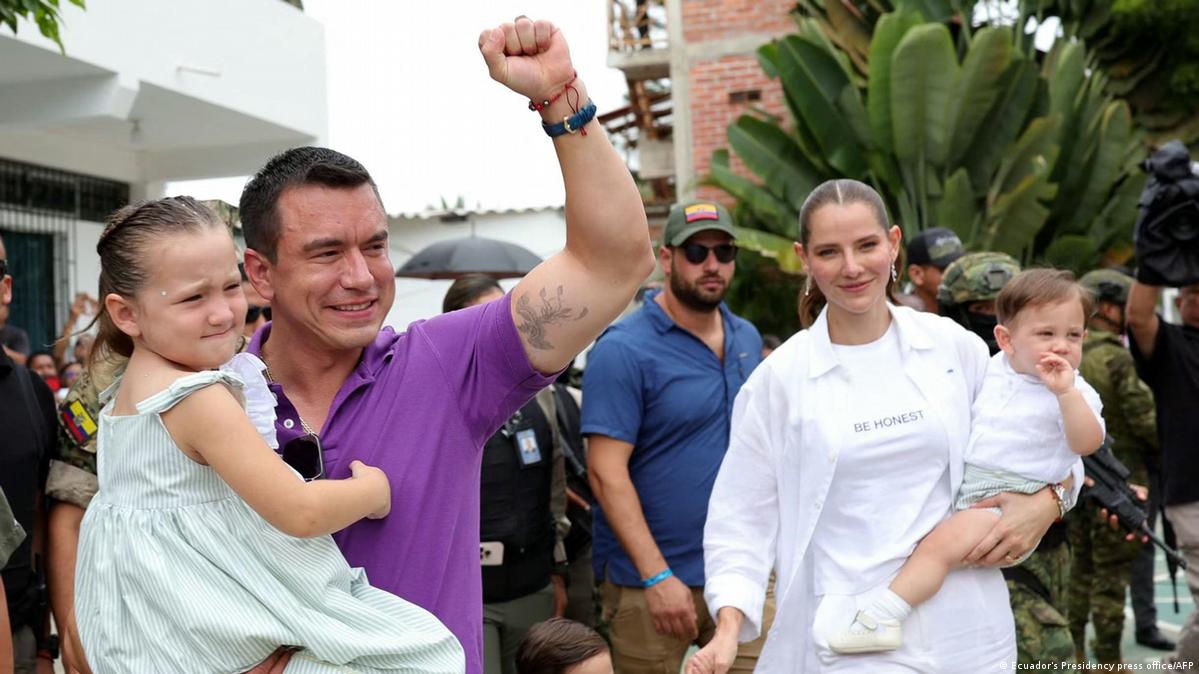 Ecuador: Noboa viaja a EE.UU. por "asuntos personales" – DW – 17/04/2025