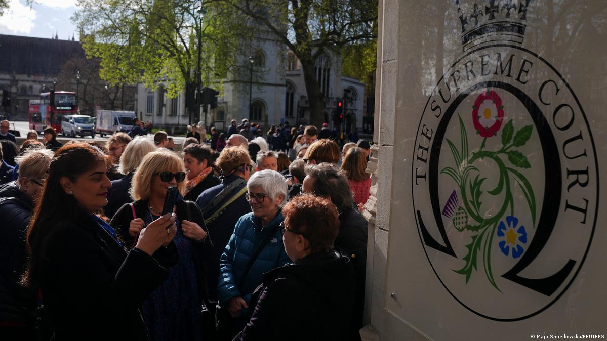 Supremo británico define "mujer" según sexo biológico – DW – 16/04/2025