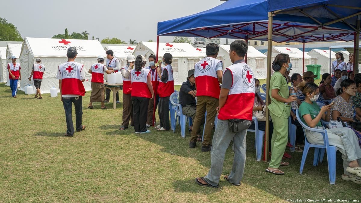 Myanmar quake relief hampered by lack of aid, airstrikes – DW – 04/16/2025