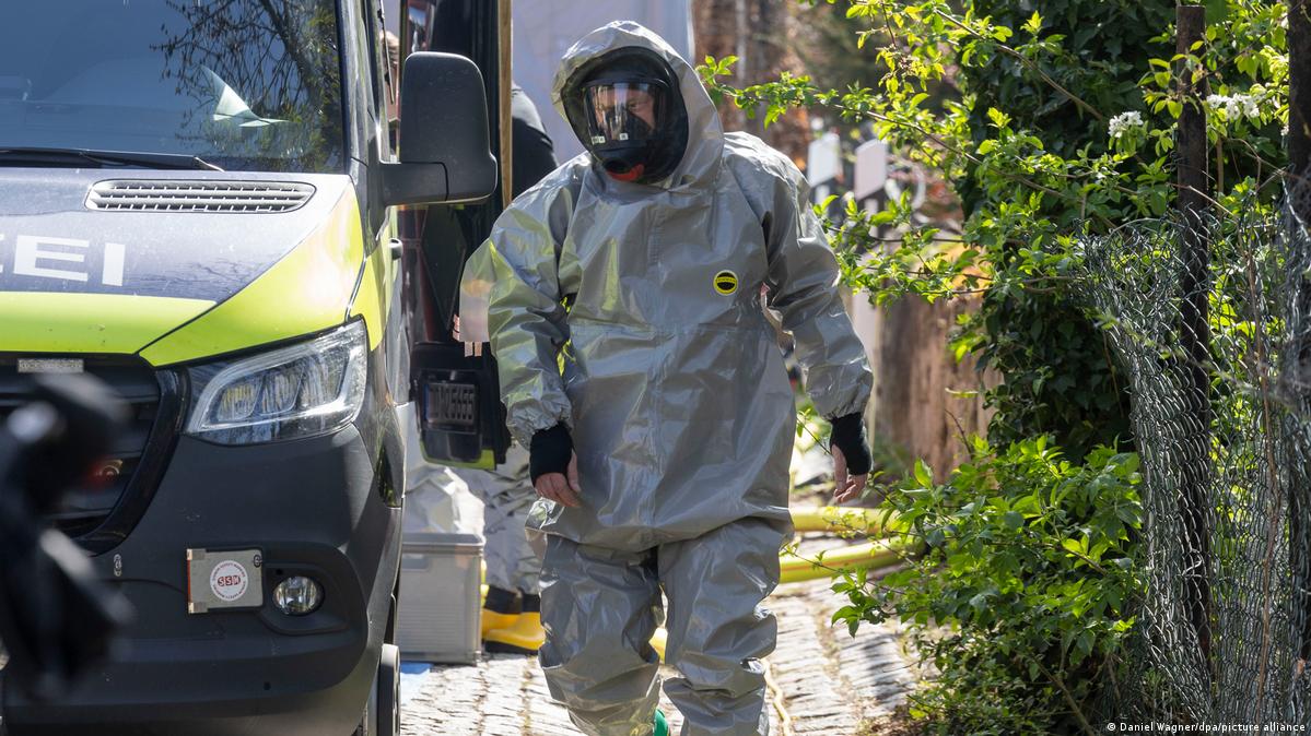 Germany: Teen's home searched over suspected ricin plot