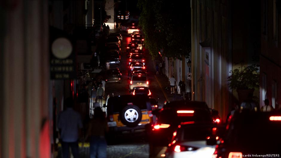 Puerto Rico plunged into darkness by massive power outage – DW – 04/17/2025