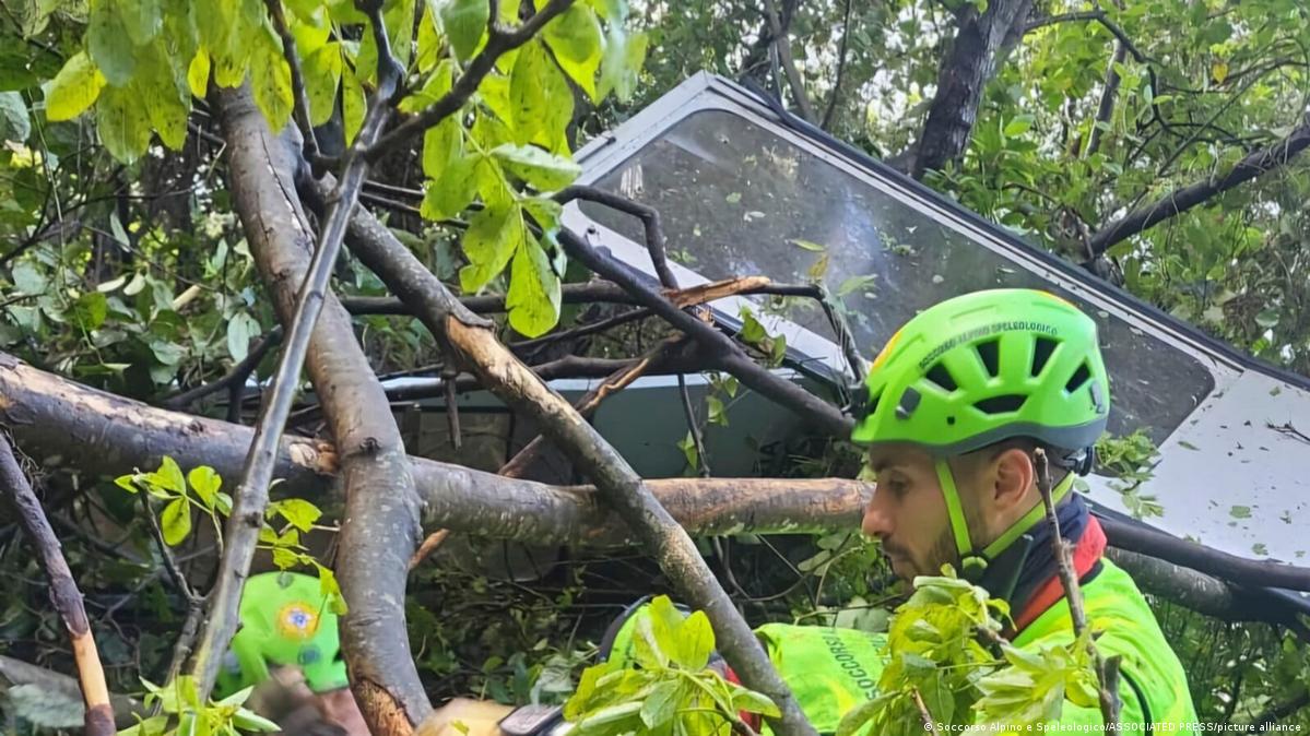Italy: At least 4 dead in cable car accident near Naples – DW – 04/17/2025