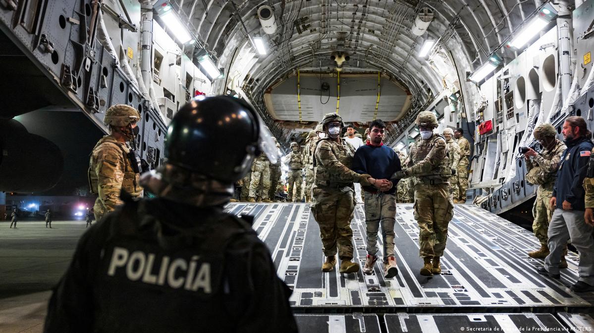 El Salvador proposes prisoner swap for Venezuelan deportees – DW – 04 ...