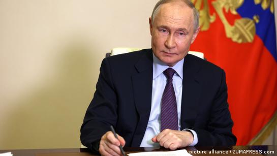 Ukraine updates: Putin announces 3-day ceasefire in May