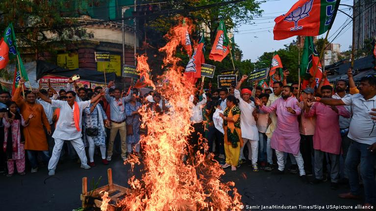 India: How polarized politics affects West Bengal violence – DW – 04/22 ...