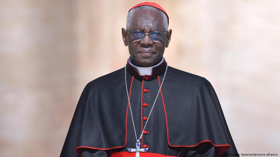Robert Sarah, le cardinal qui espère devenir pape – DW – 05/05/2025