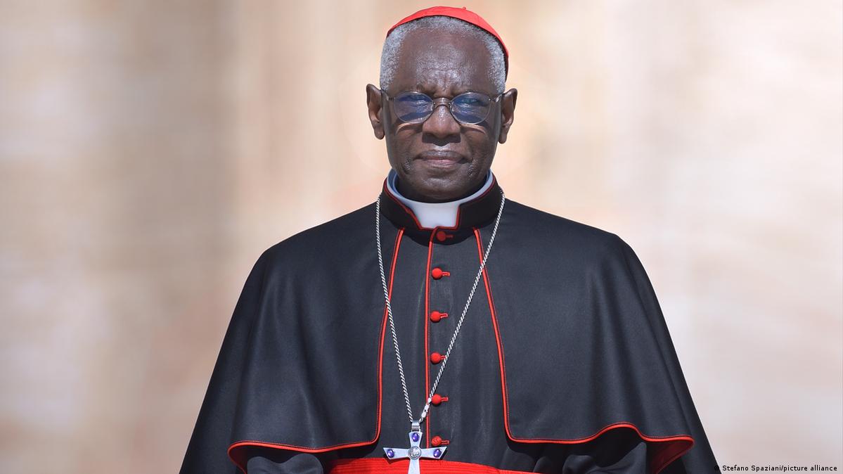 Robert Sarah, le cardinal qui espère devenir pape – DW – 05/05/2025