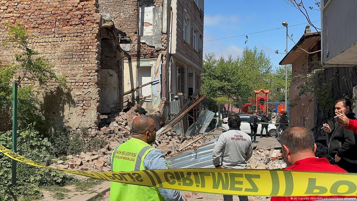 Turkey: Powerful earthquake shakes Istanbul, injures dozens – DW – 04 ...