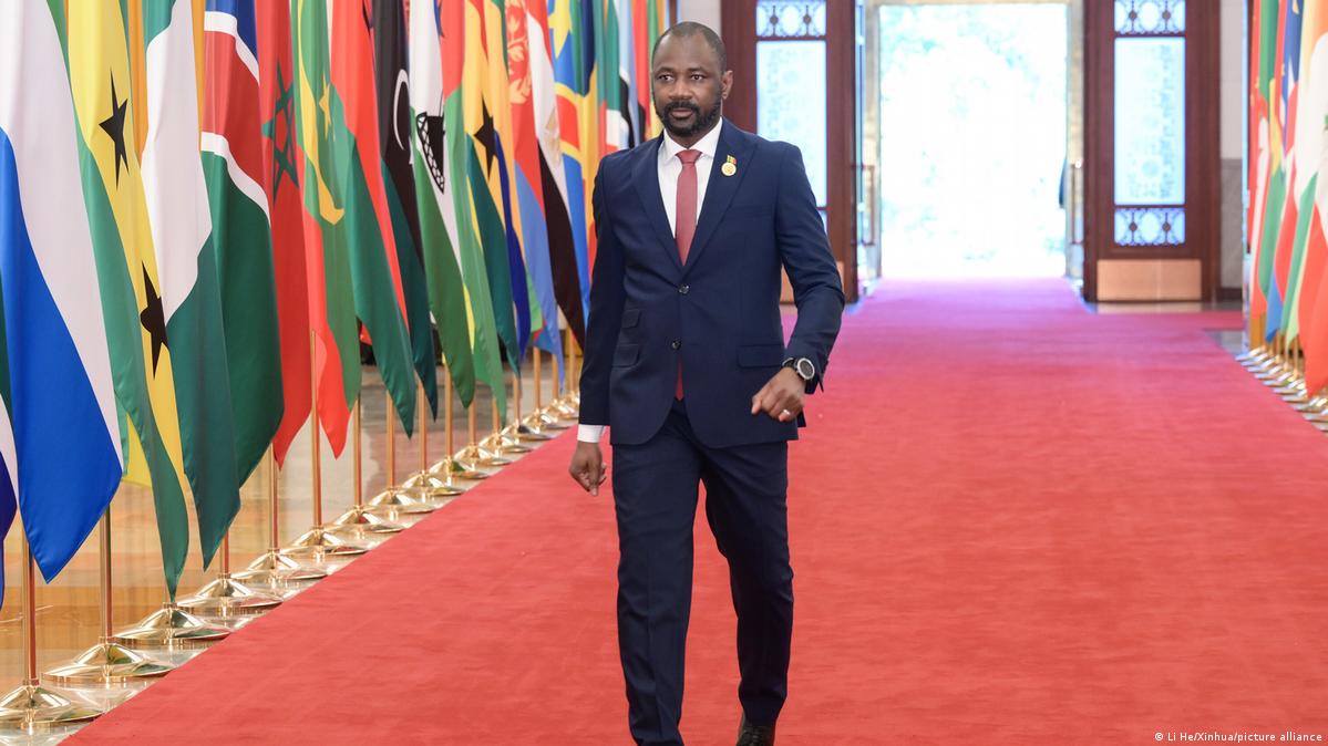 Mali's junta tightens grip after five years of military rule – DW – 06/17/2025