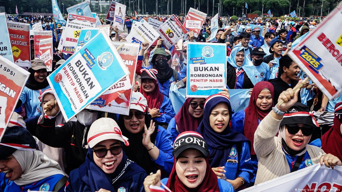 Buruh Demo Tolak UMP DKI Jakarta 2026