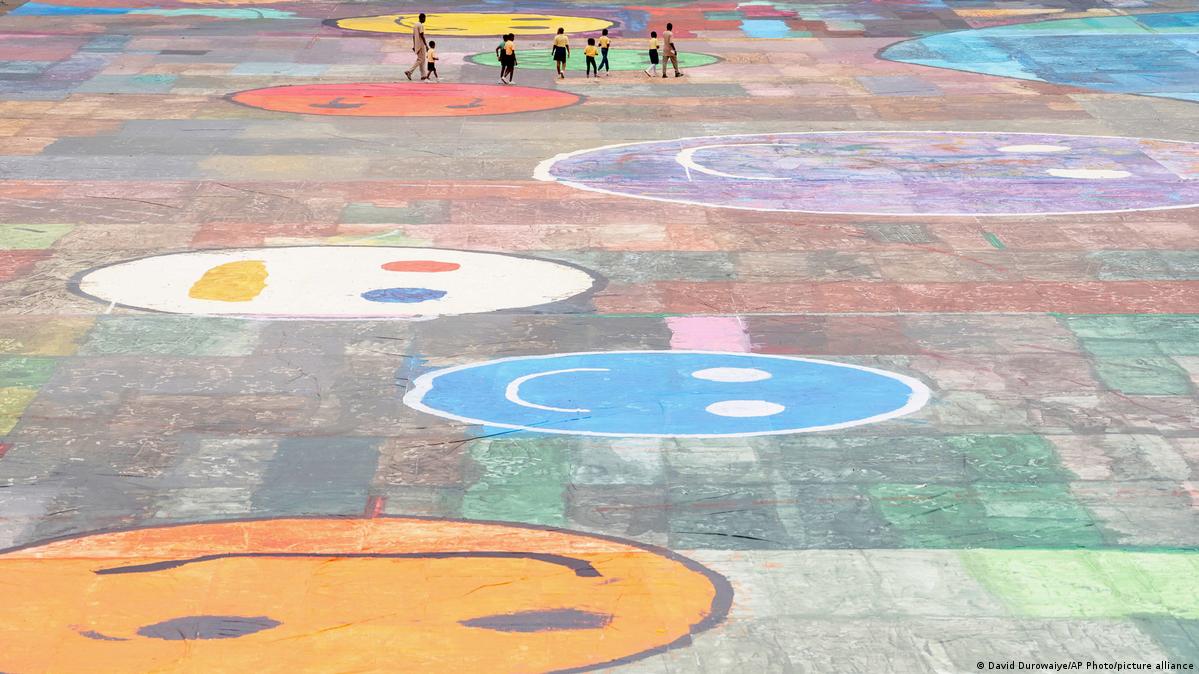 Nigeria: Autistic teenager sets world painting record