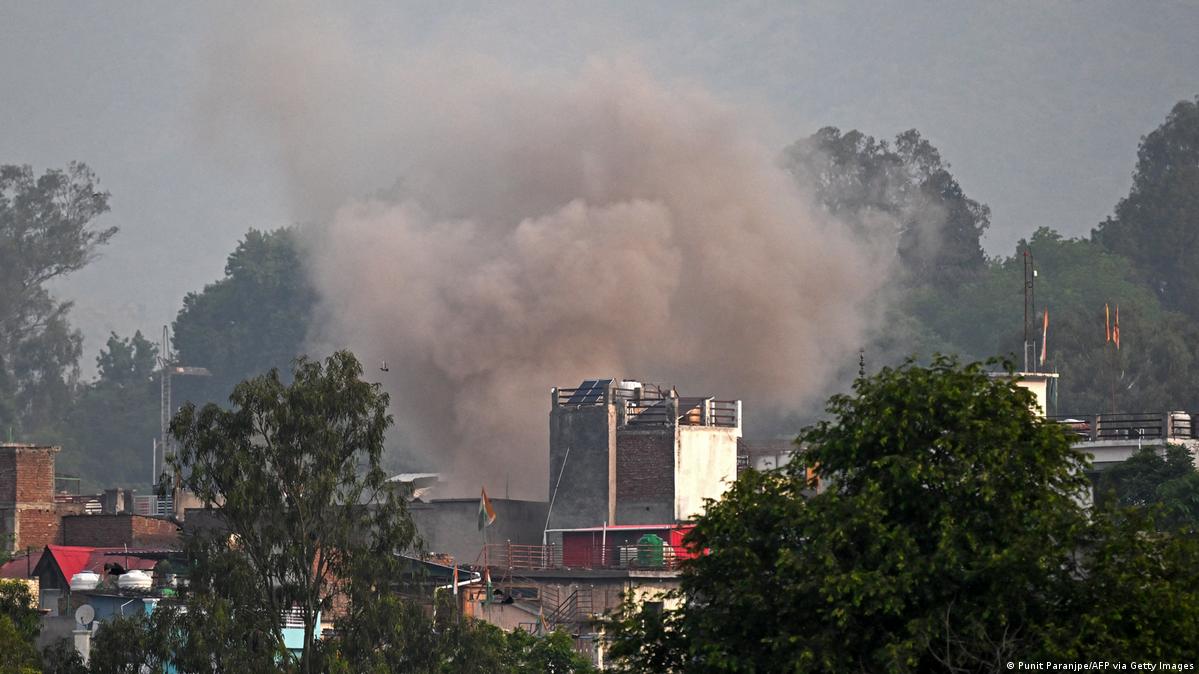 Pakistan ta kakkabo jiragen yakin India biyar – DW – 05/07/2025